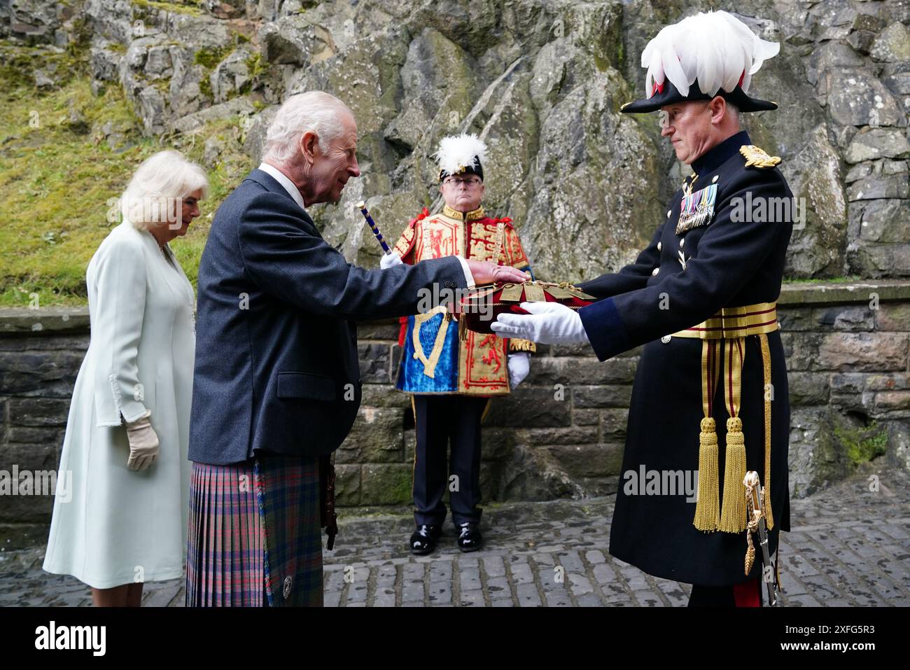 The Governor of Edinburgh Castle Major General Alastair Bruce (right ...
