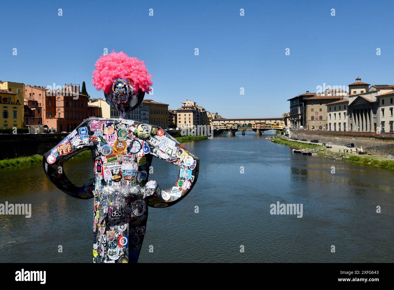 The Common Man statue on Ponte alle Grazie by French artist Jean Marie ...
