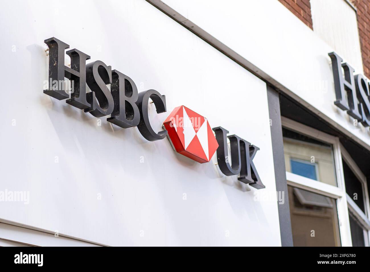 Hsbc signs hi-res stock photography and images - Alamy