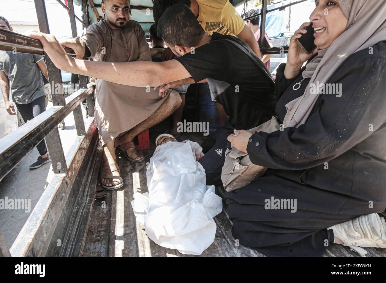 The father and mother of Palestinian girl Hour Sami Daoud Abu Al-Rous ...