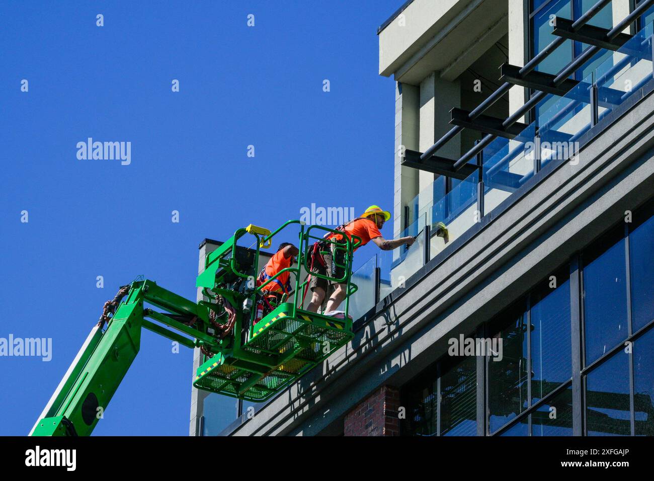 Articulating boom lift hi-res stock photography and images - Alamy
