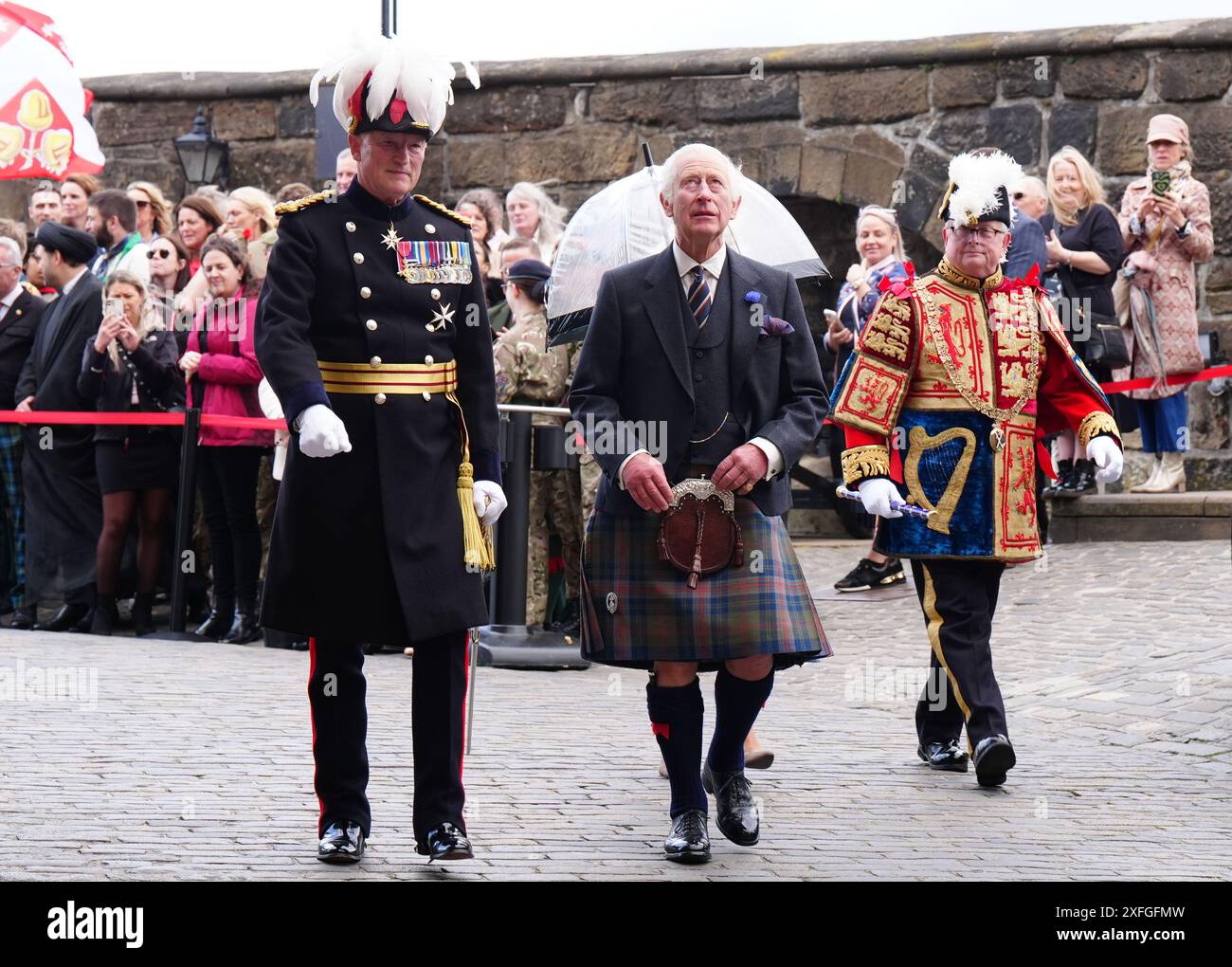 The Governor of Edinburgh Castle Major General Alastair Bruce (left ...