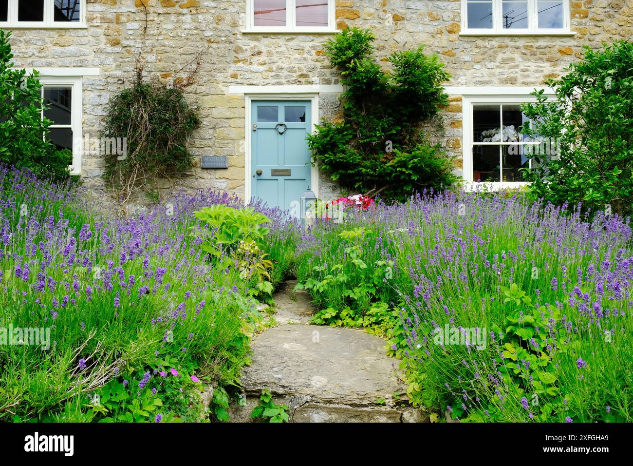 Front door country cottage door hi-res stock photography and images - Alamy