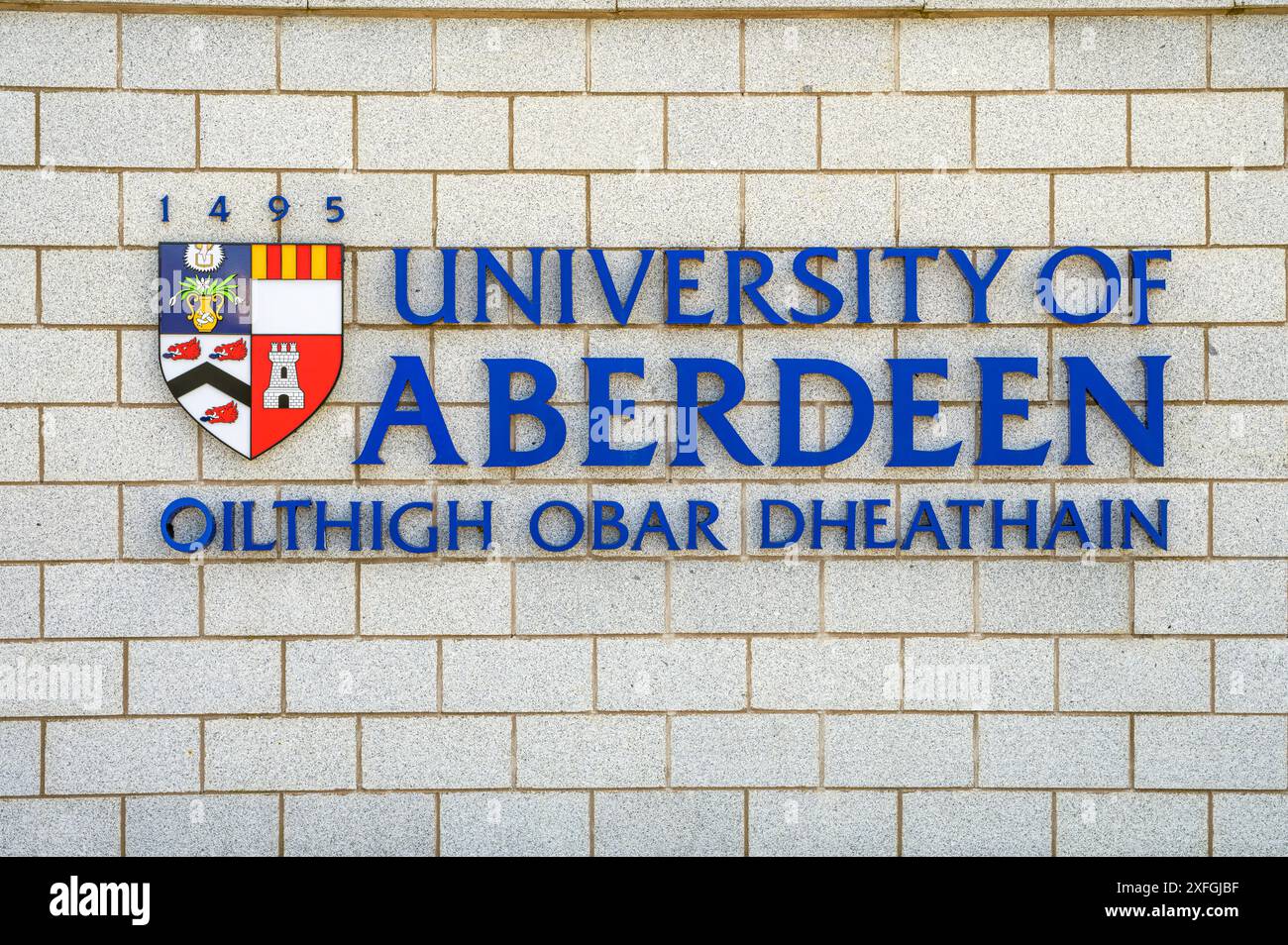 Dual language sign university hi-res stock photography and images - Alamy