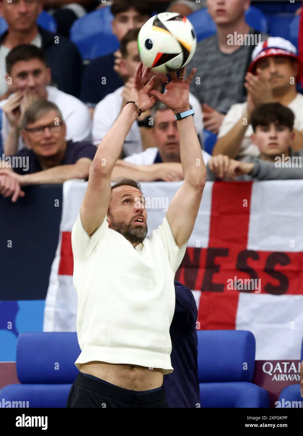 GELSENKIRCHEN, GERMANY - JUNE 30: Coach Gareth Southgate of England ...