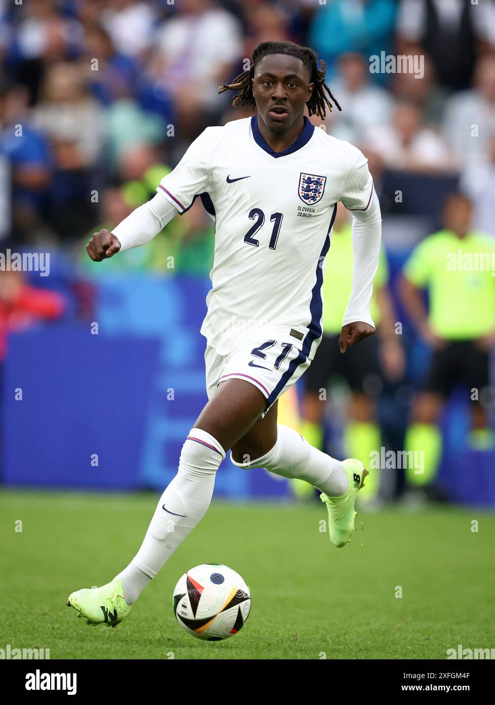 GELSENKIRCHEN, GERMANY - JUNE 30: Eberechi Eze of England runs with a ...