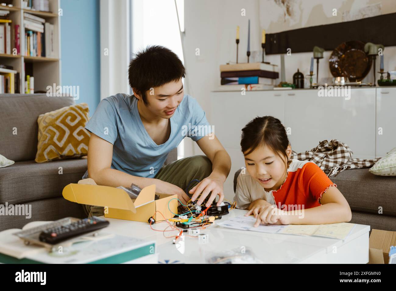 Children helping each other hi-res stock photography and images - Alamy