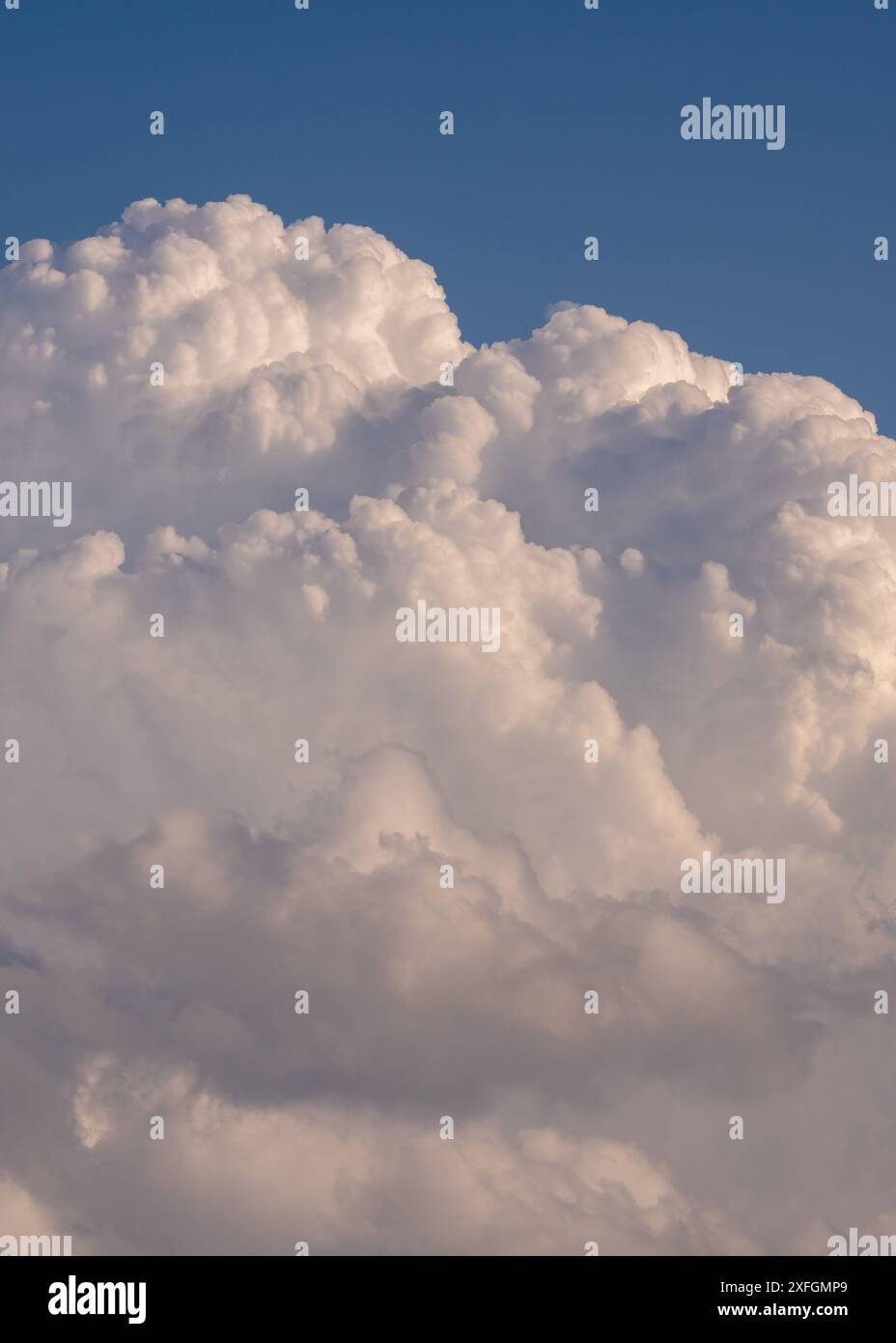 Big white cloud sky hi-res stock photography and images - Alamy