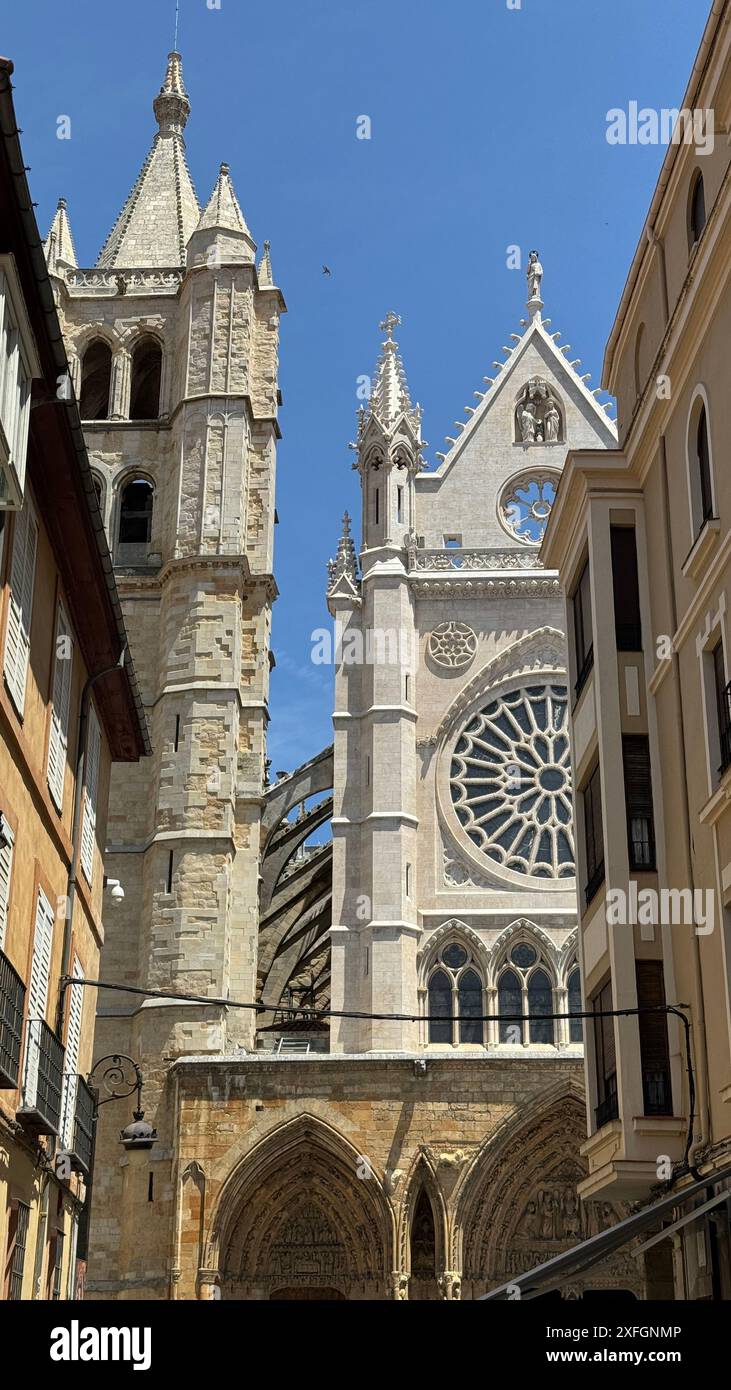 Facade of the Gothic cathedral of Leon Stock Photo - Alamy