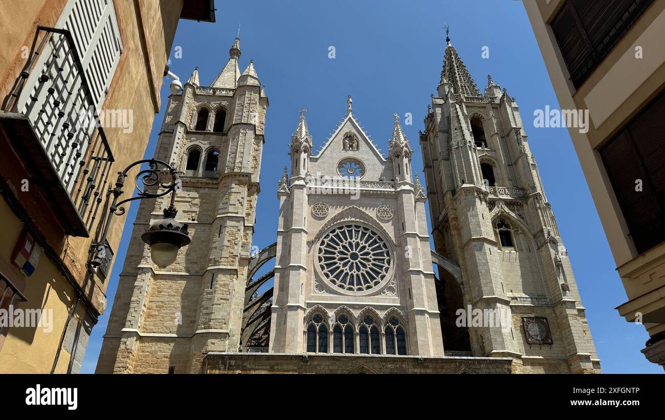Gothic cathedral of leon hi-res stock photography and images - Alamy