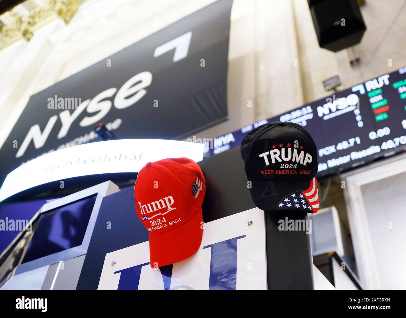 Trump 2024 hats hi-res stock photography and images - Alamy