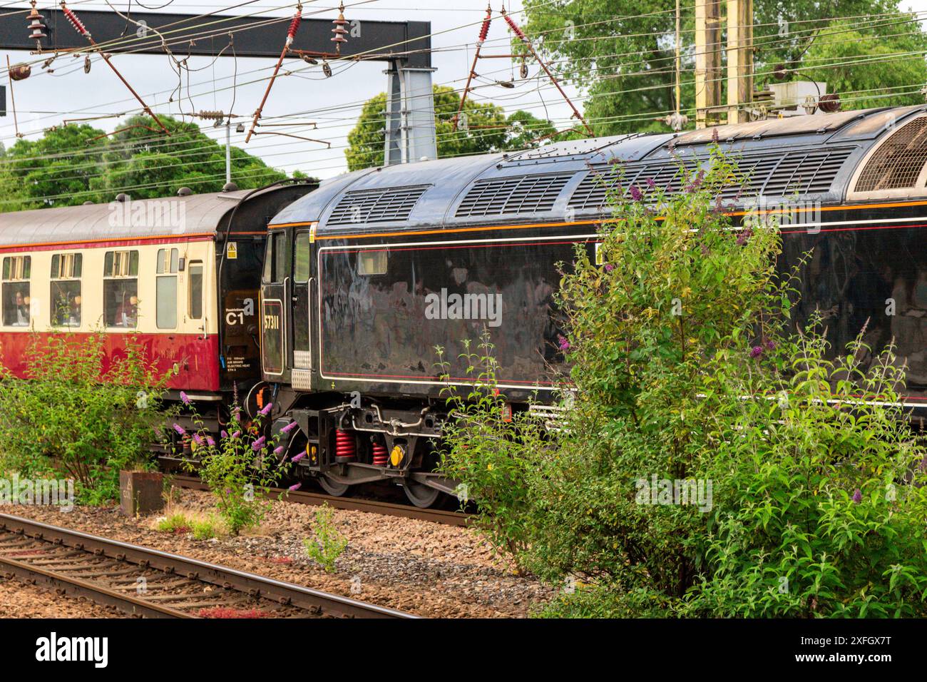 57311 leaving platform 1 at Preston railway trailing the Z71 0727 ...
