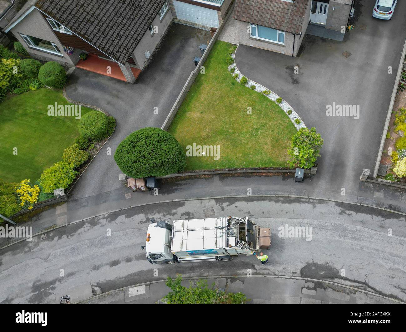 Rubbish truck scotland hi-res stock photography and images - Alamy