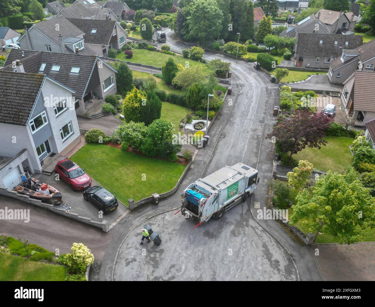 Rubbish truck scotland hi-res stock photography and images - Alamy