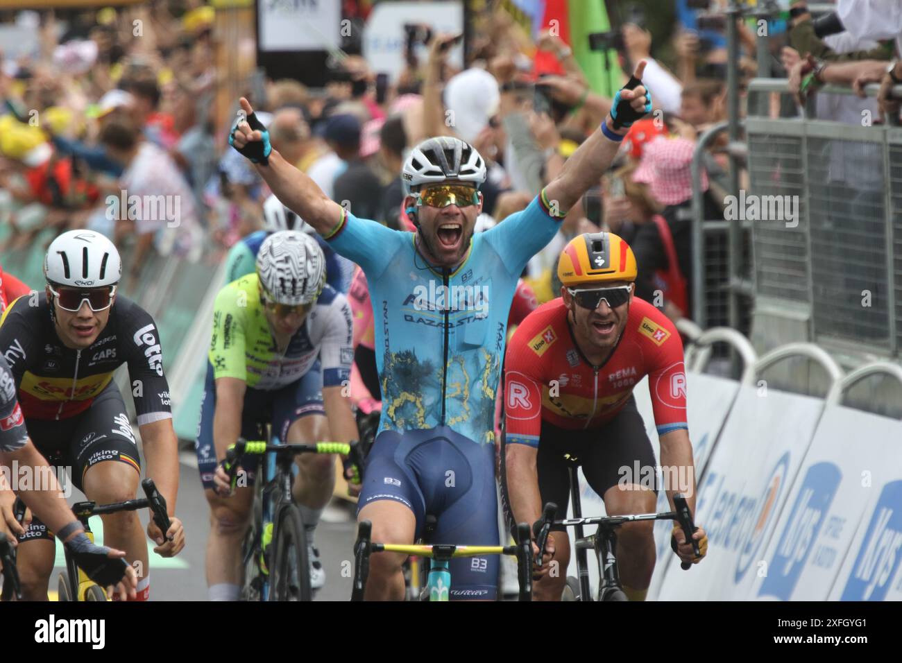 Mark Cavendish at stage 5 of the 2024 Tour de France setting a historic ...