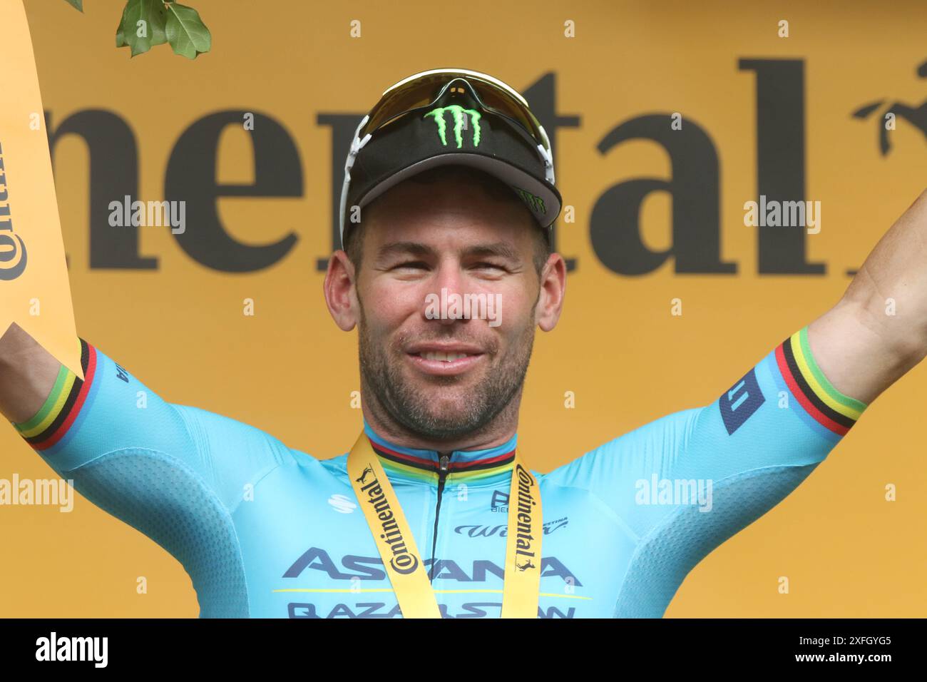 Mark Cavendish at stage 5 of the 2024 Tour de France setting a historic ...
