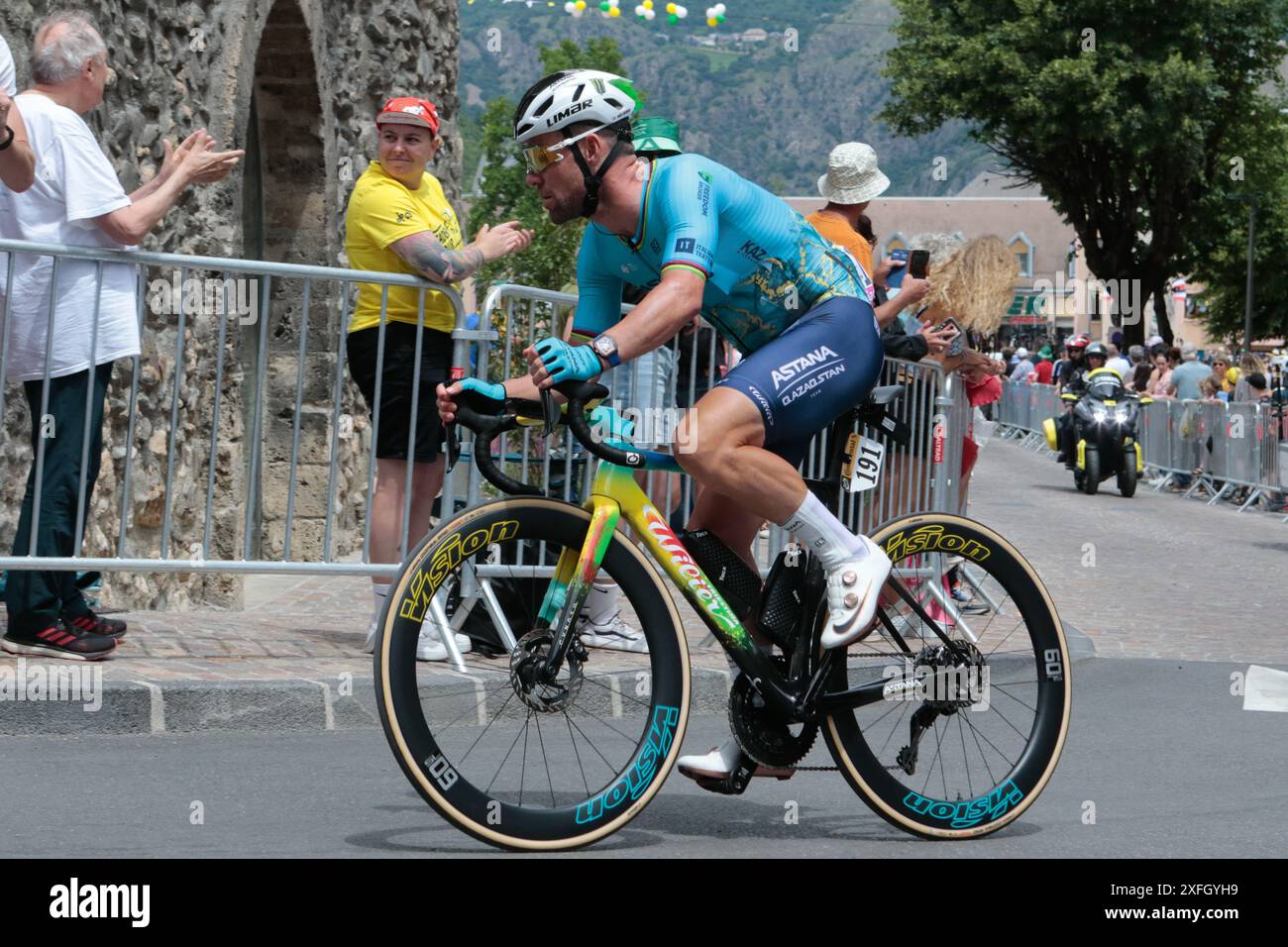 Mark Cavendish at stage 5 of the 2024 Tour de France setting a historic ...