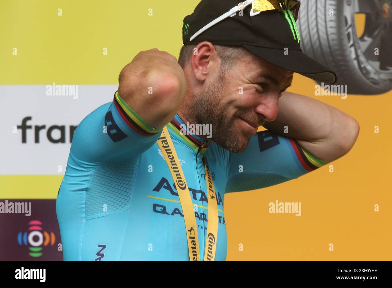Mark Cavendish at stage 5 of the 2024 Tour de France setting a historic ...