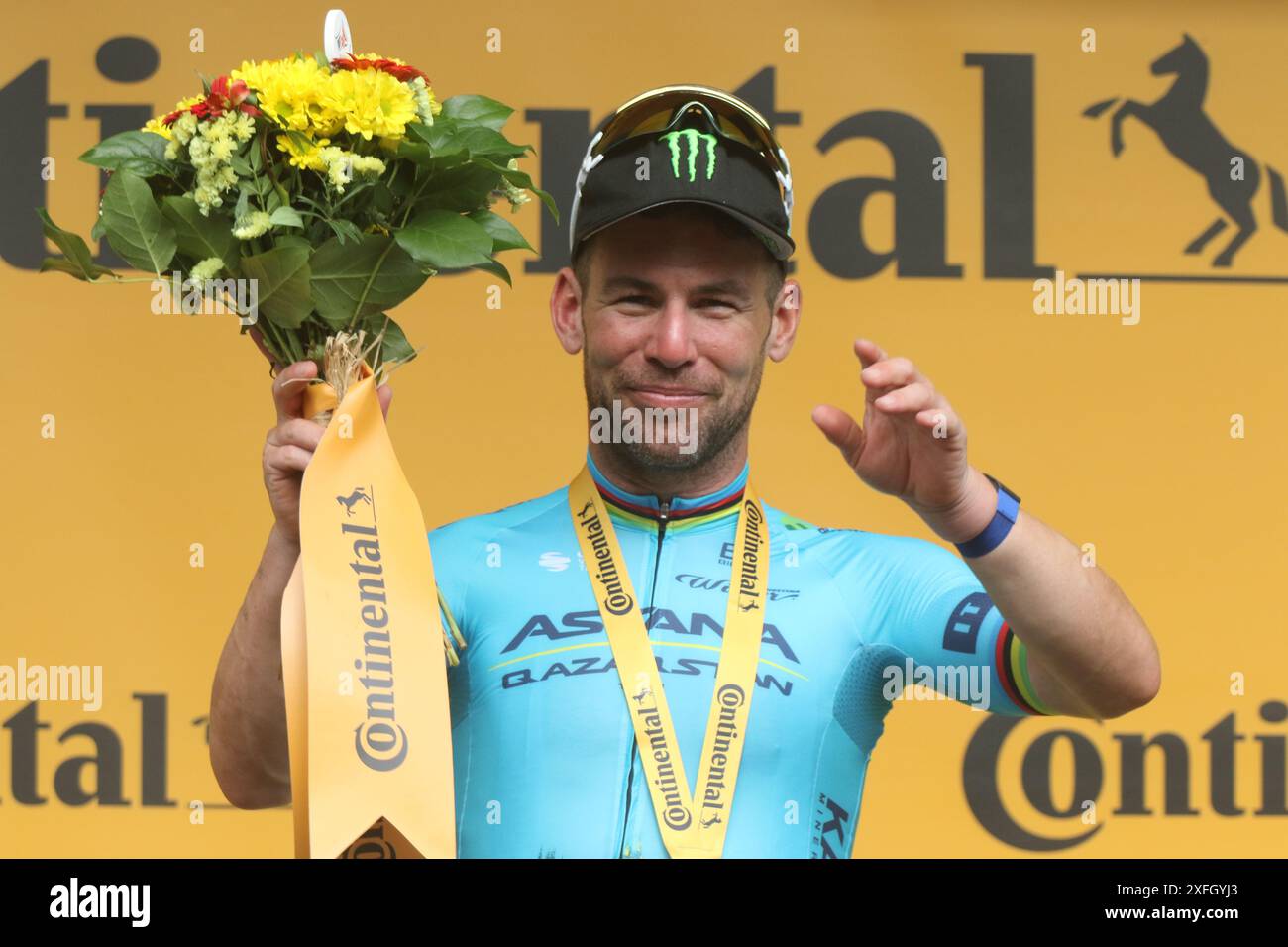 Mark Cavendish at stage 5 of the 2024 Tour de France setting a historic ...