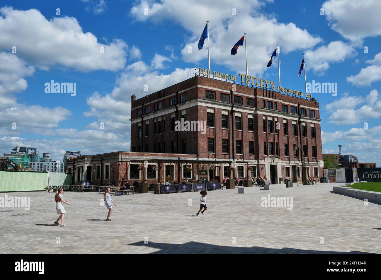 The tetley pub leeds hi-res stock photography and images - Alamy