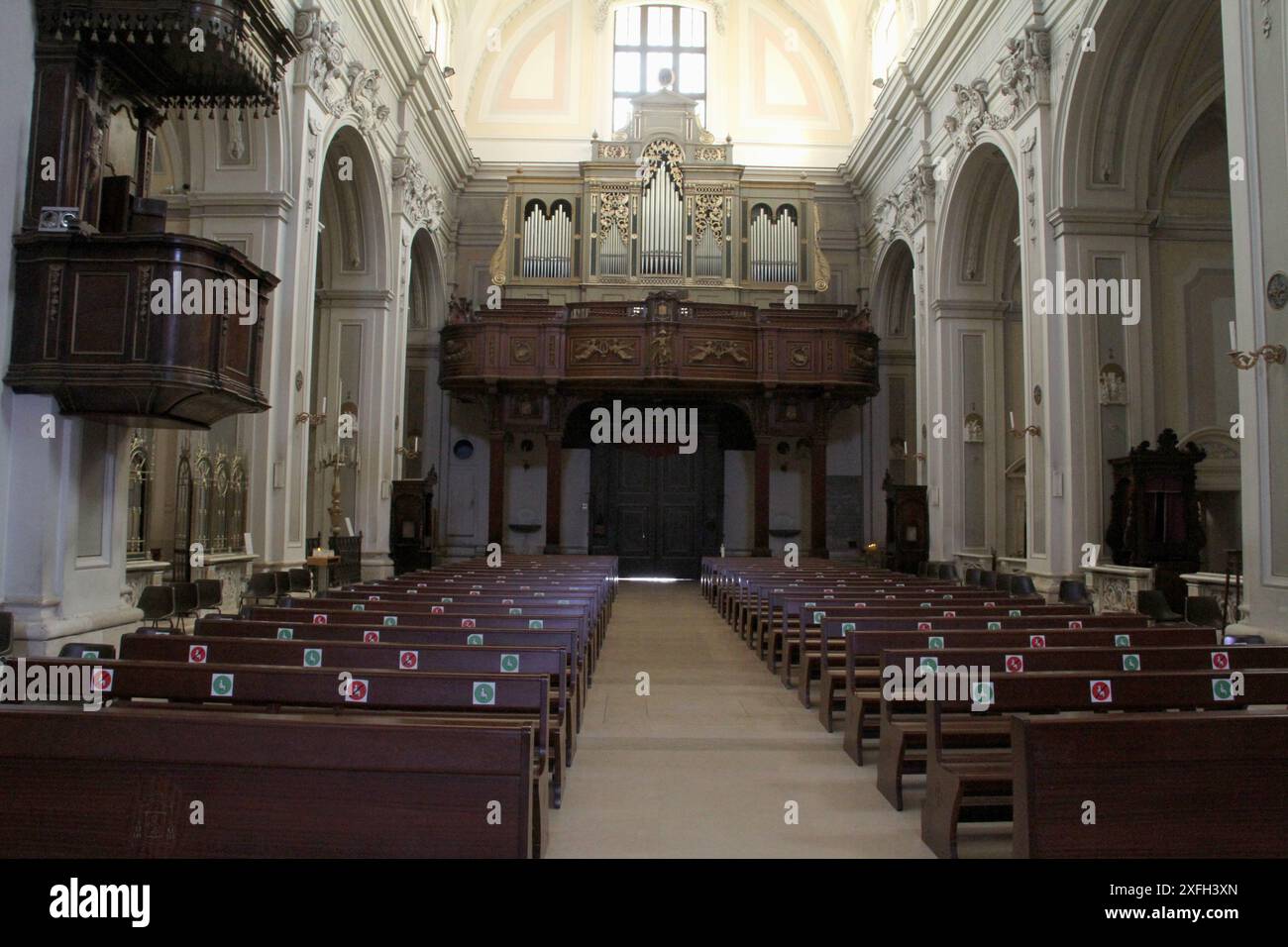 Cattedrale di molfetta hi-res stock photography and images - Alamy