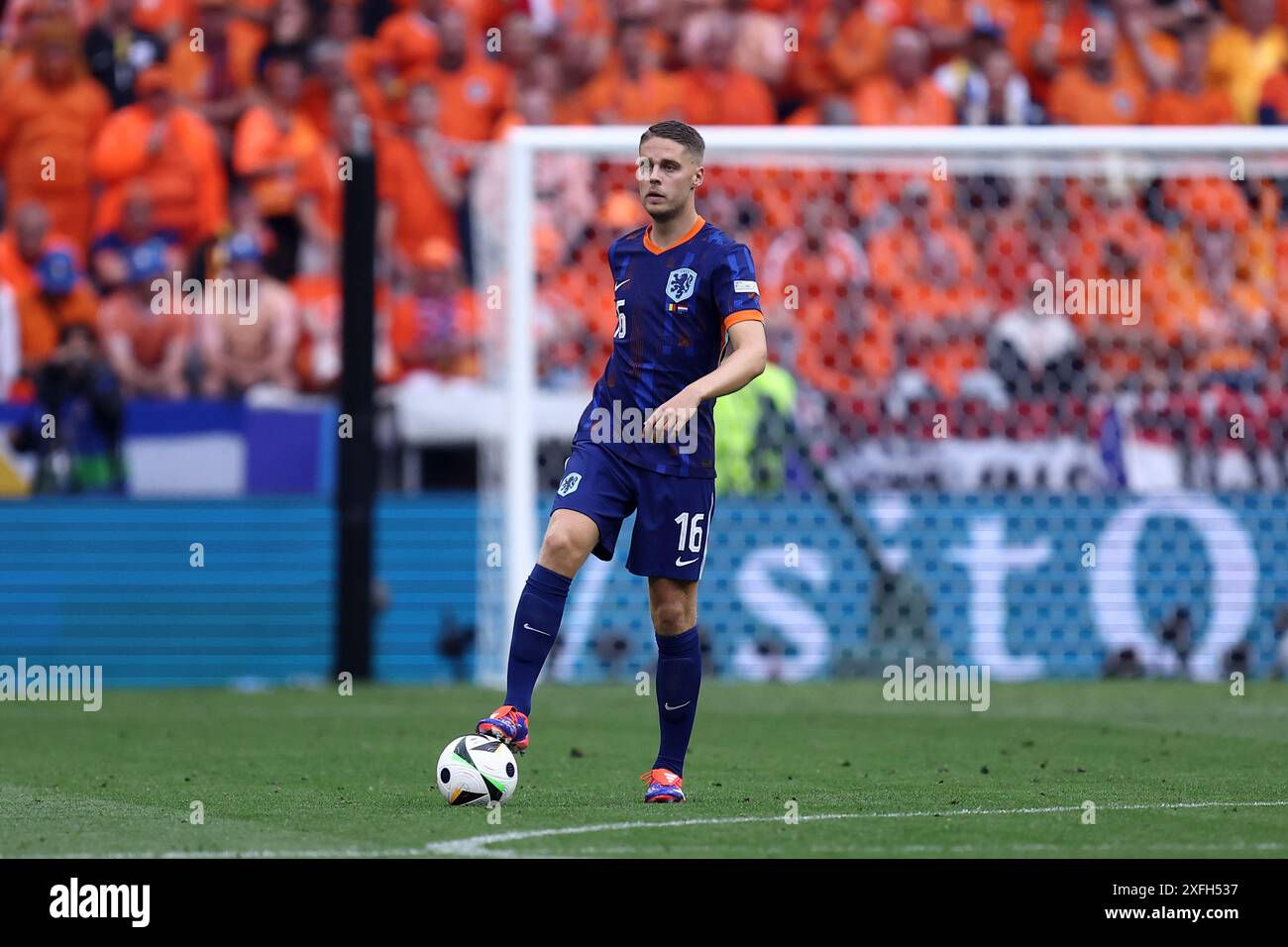 Joey Veerman of Netherlands in action during the Uefa Euro 2024 round ...