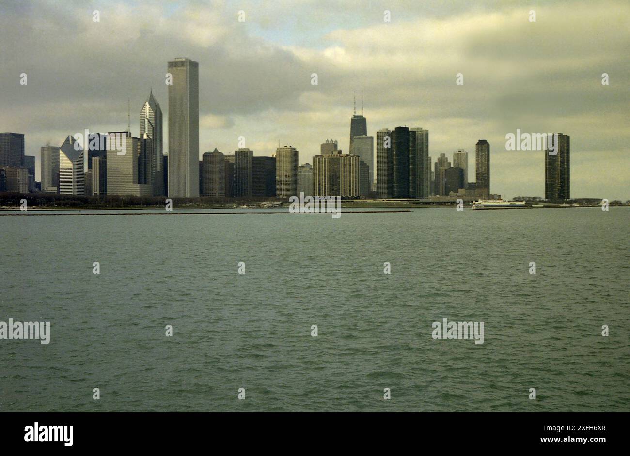 American skyline 1990s hi-res stock photography and images - Alamy