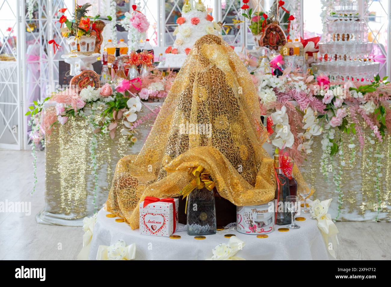 Redemption table at a gypsy wedding Stock Photo - Alamy