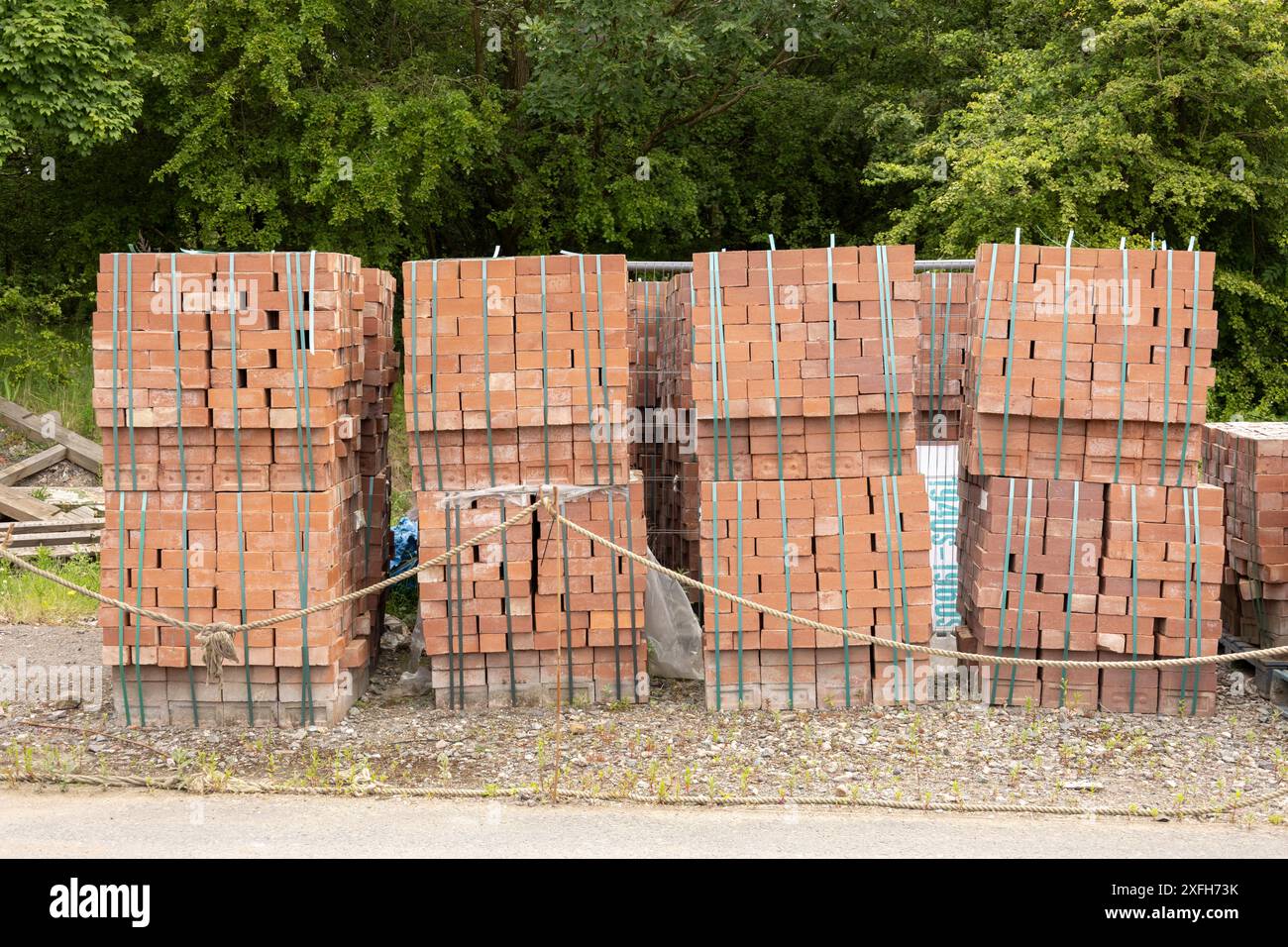 Pallets new bricks storage hi-res stock photography and images - Alamy