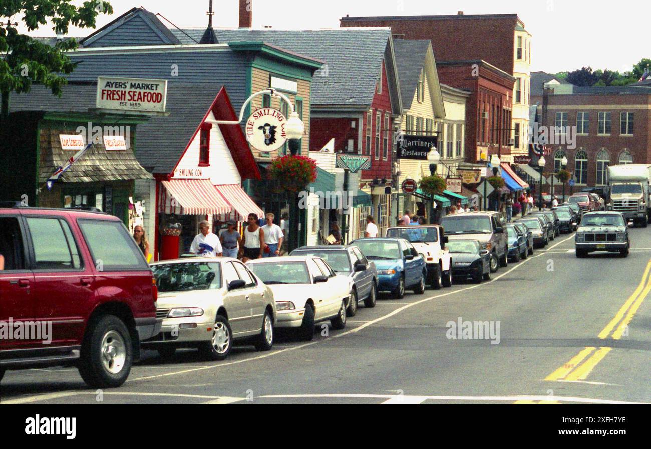 Downtown camden maine new england hi-res stock photography and images ...