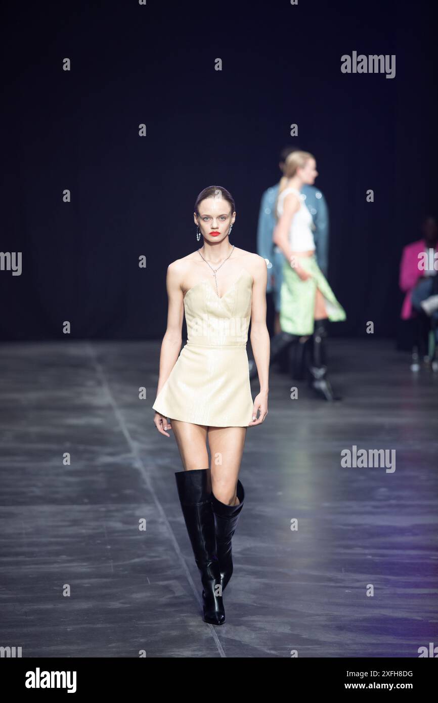 KILIAN KERNER BERLIN präsentierte die Kollektion der Fashion Week 2024 ...