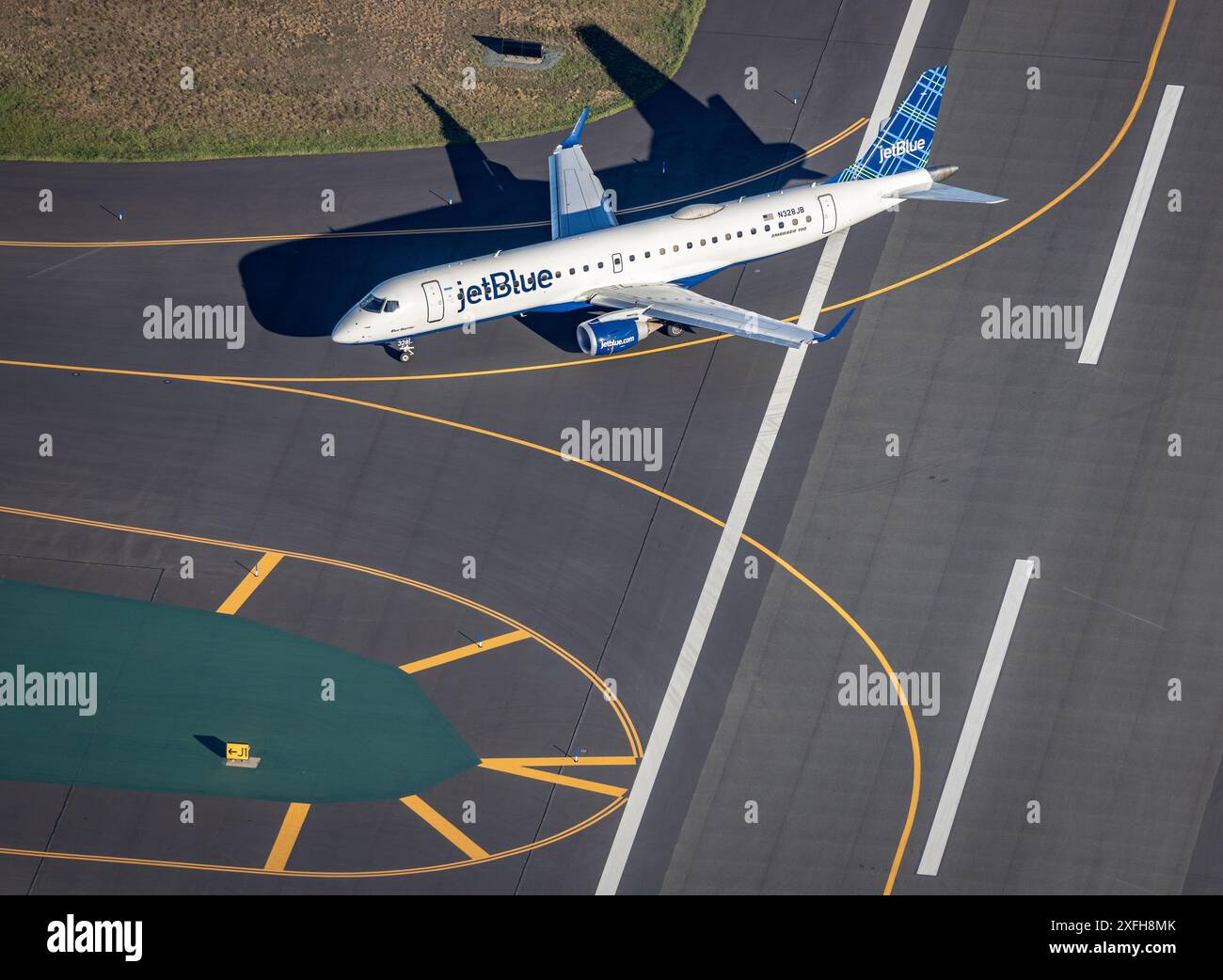 Jetblue plane aerial hi-res stock photography and images - Alamy