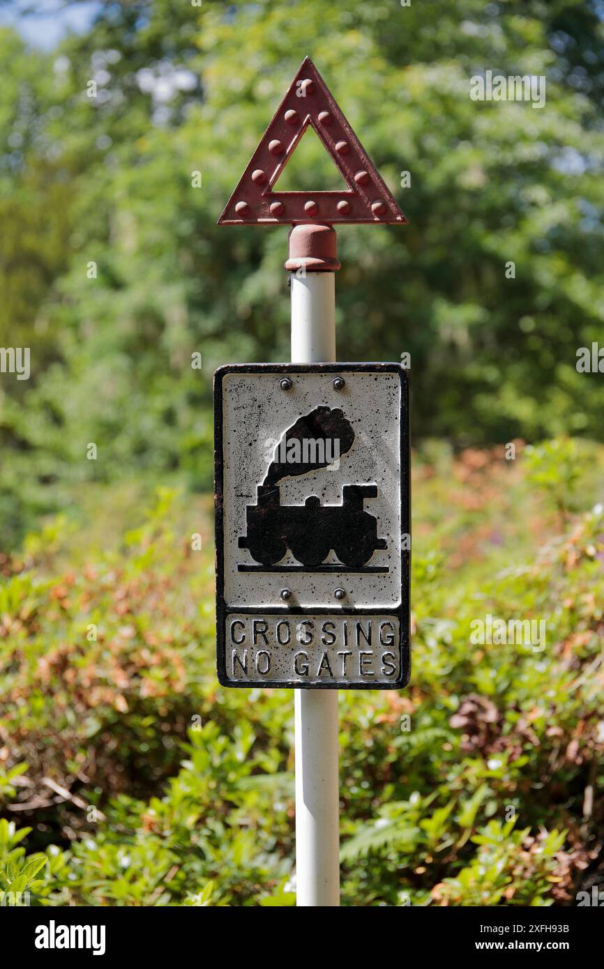 Warning sign level crossing hi-res stock photography and images - Alamy