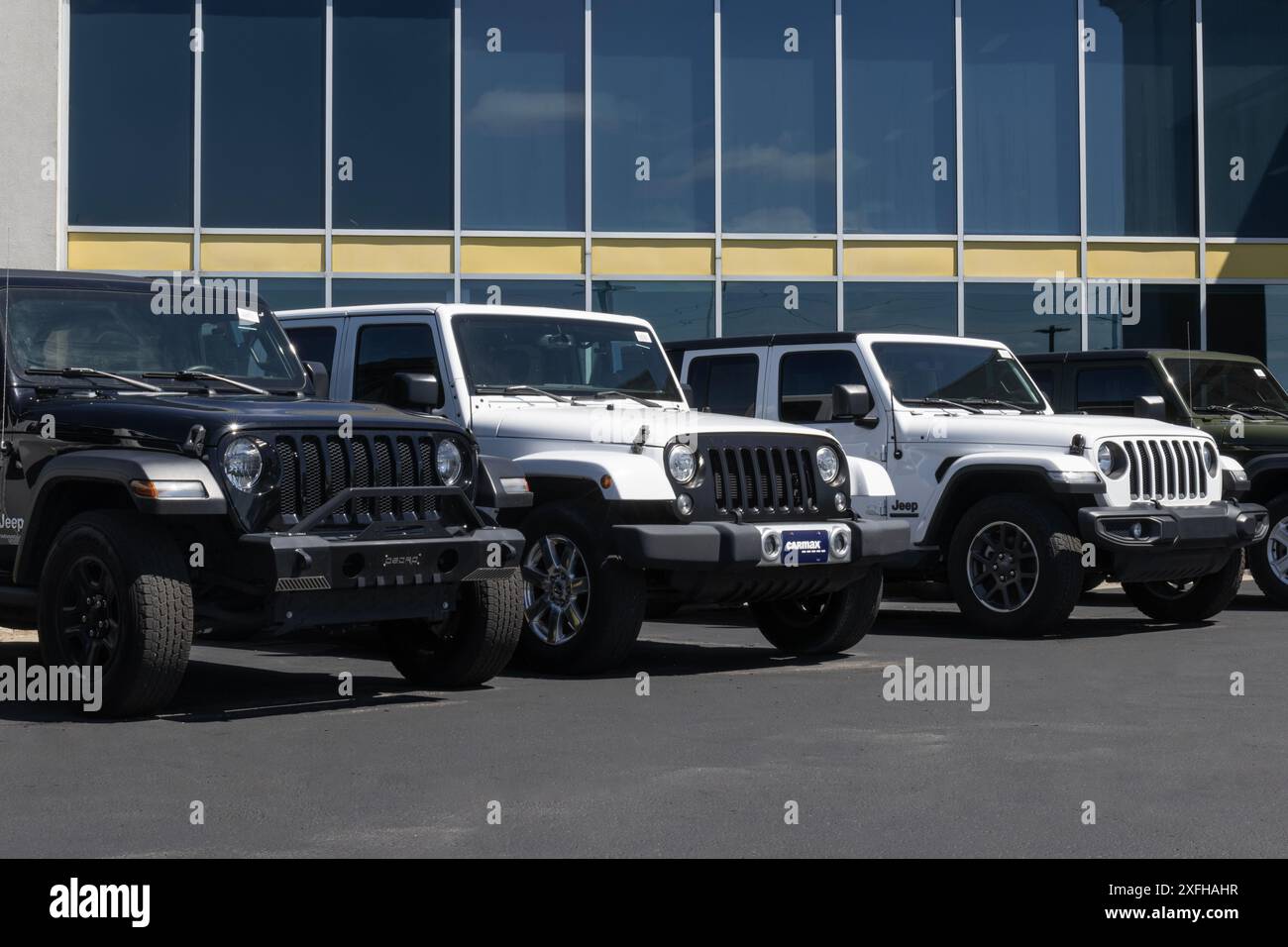 Indianapolis - June 30, 2024: CarMax Auto Dealership Jeep Wrangler ...
