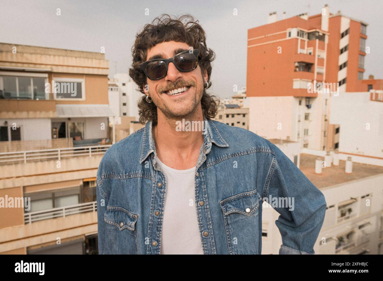 Jacket unbuttoned hi-res stock photography and images - Alamy