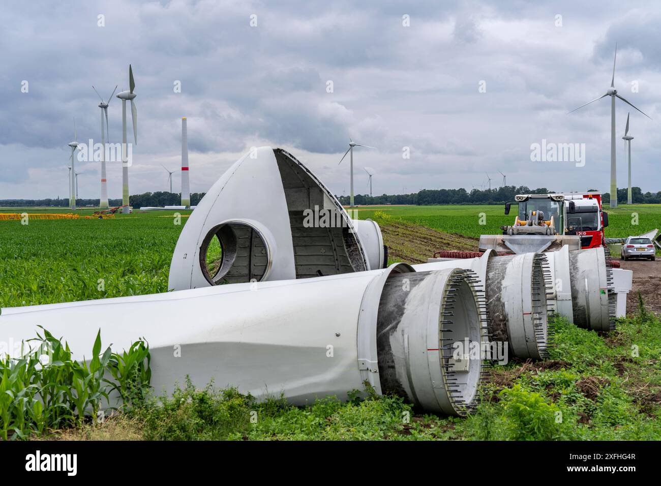 Repowering, demontiertes Windrad vom Ty Enercon E-58, in einem Windpark ...