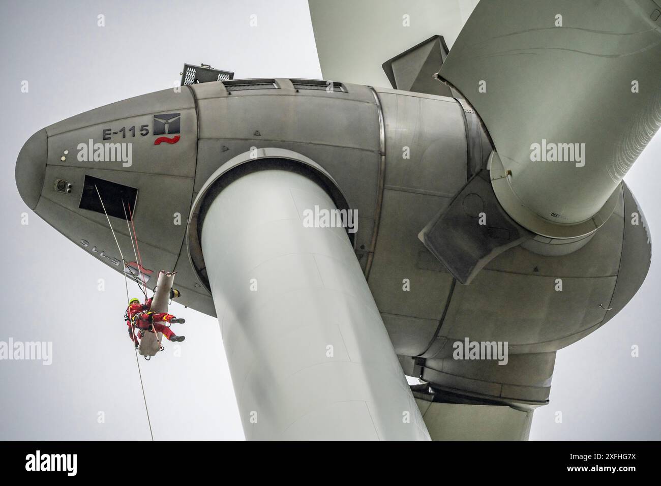 Height rescuers from the Oberhausen professional fire department ...