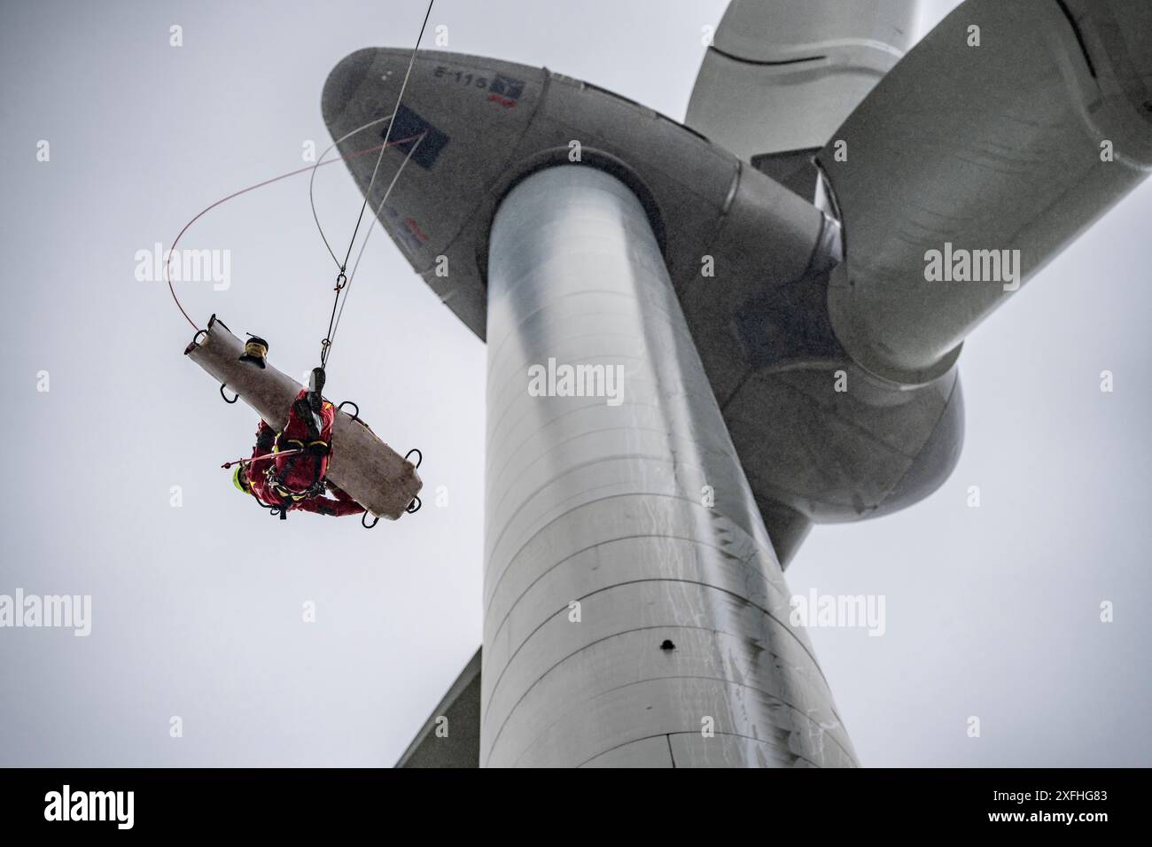 Height rescuers from the Oberhausen professional fire department ...