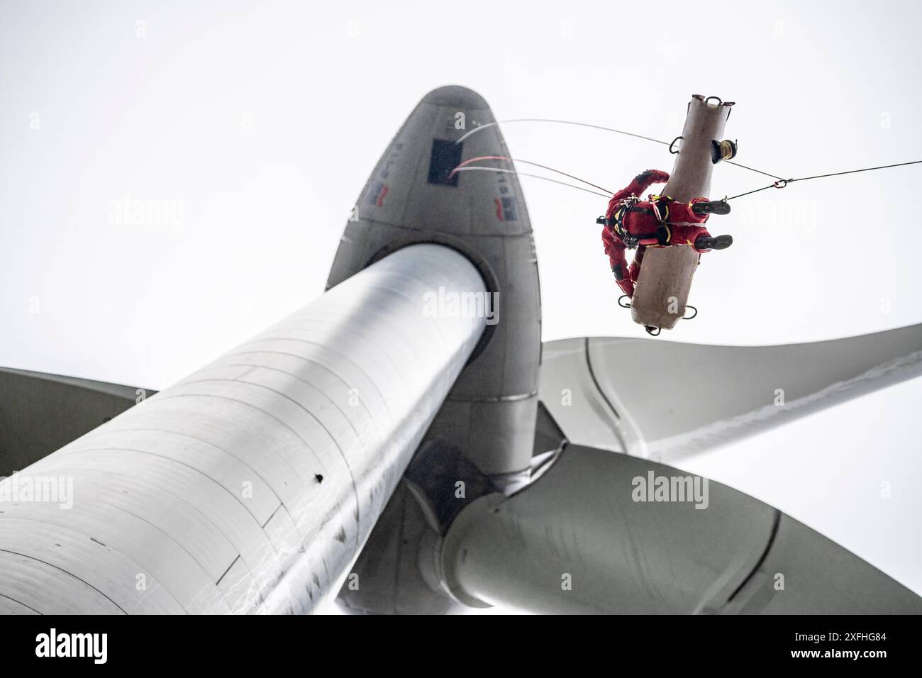Height rescuers from the Oberhausen professional fire department ...