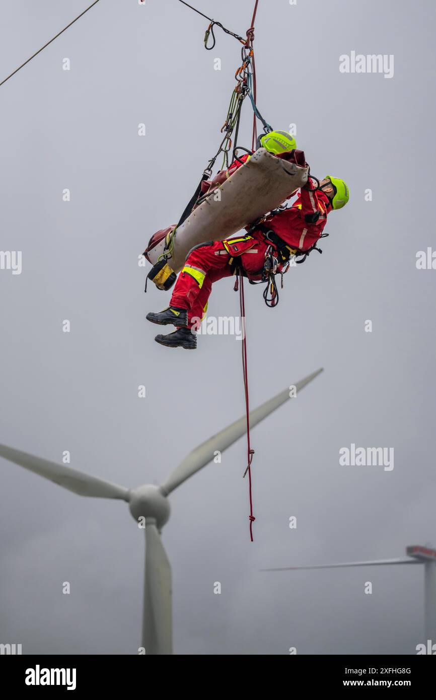 Height rescuers from the Oberhausen professional fire department ...