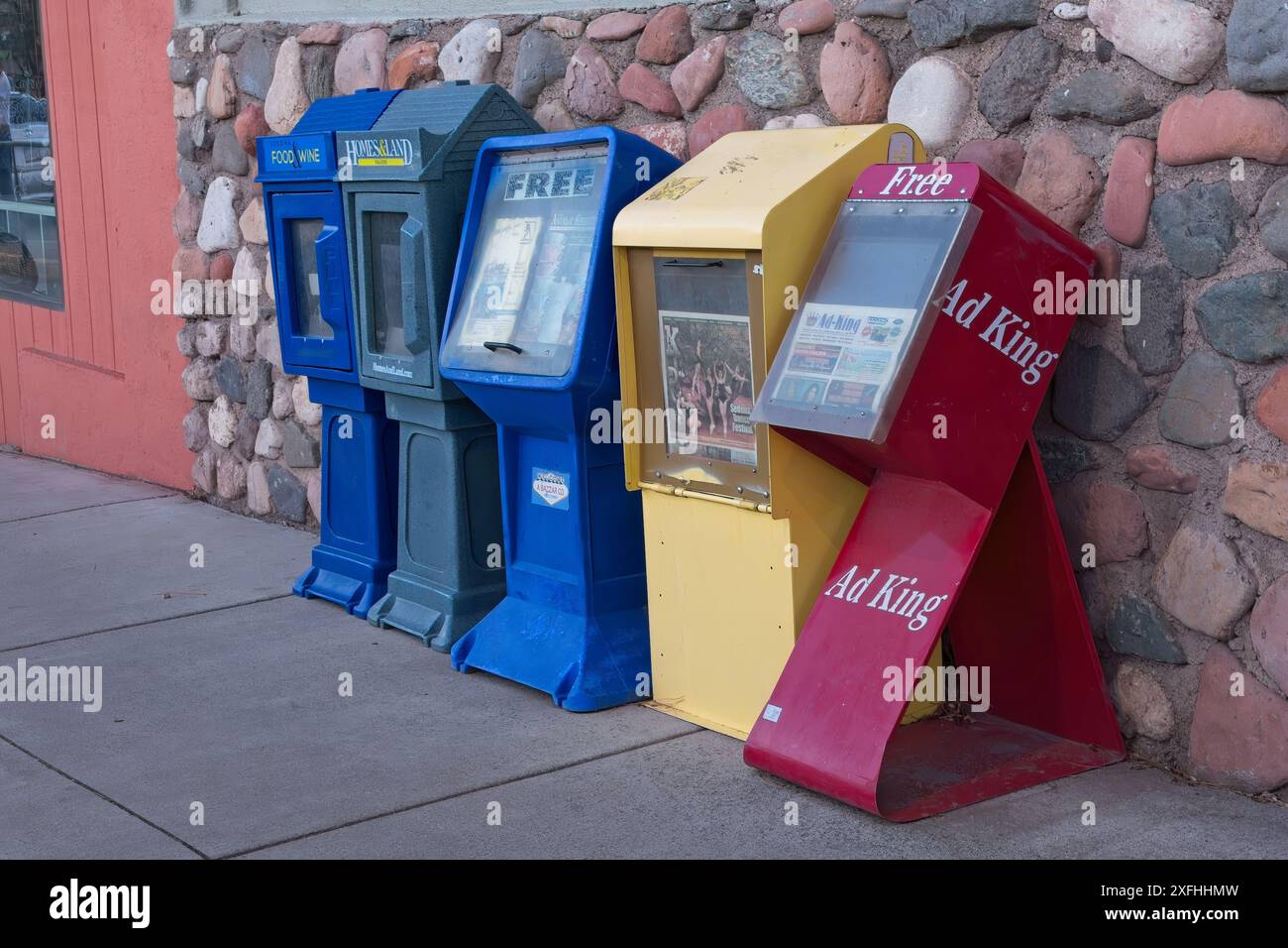 Newspaper distribution box hi-res stock photography and images - Alamy