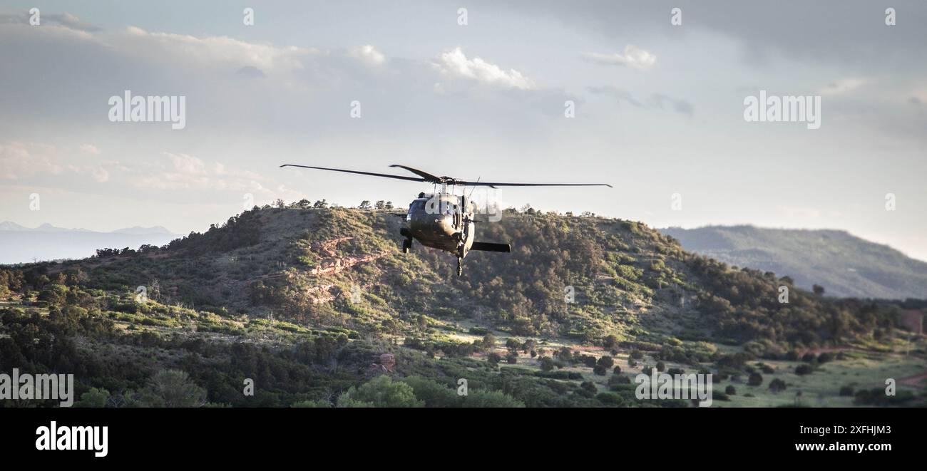 A Blackhawk helicopter from the 3rd Assault Helicopter Battalion, 4th ...