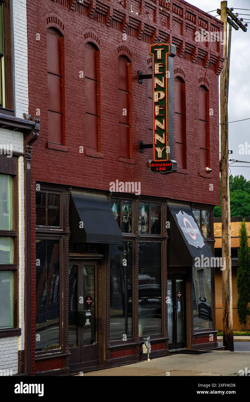 Leavenworth, Kansas, USA - 07.03.2024: Ten Penny restaurant and bar in ...