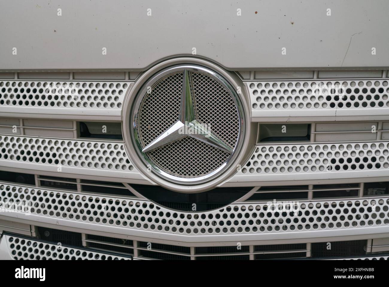 Mercedes Benz The emblem, located on the bonnet of the cars, represents ...