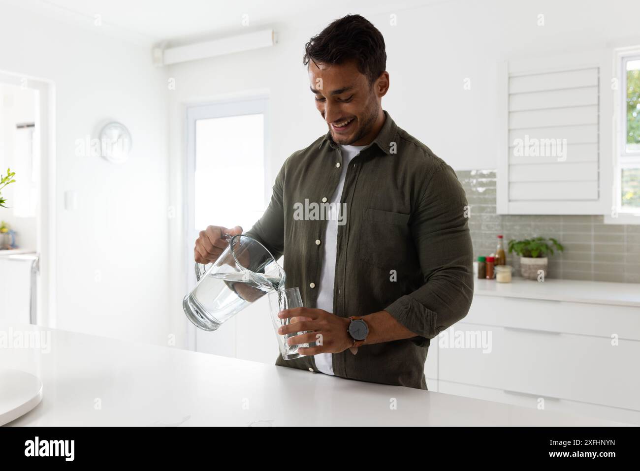 Water pouring from faucet sink hi-res stock photography and images - Alamy