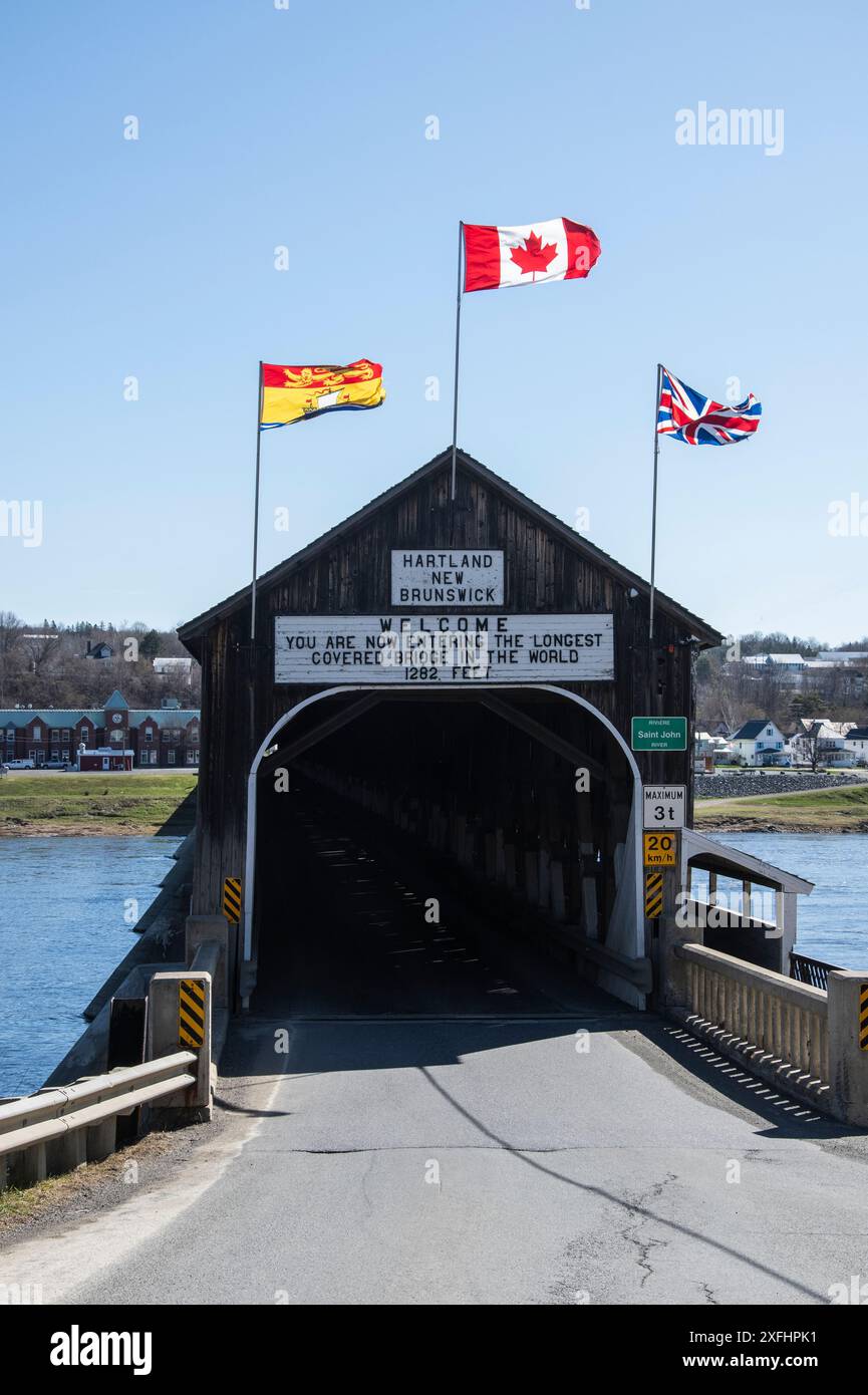 West side entrance into the wooden covered bridge in Hartland, New ...