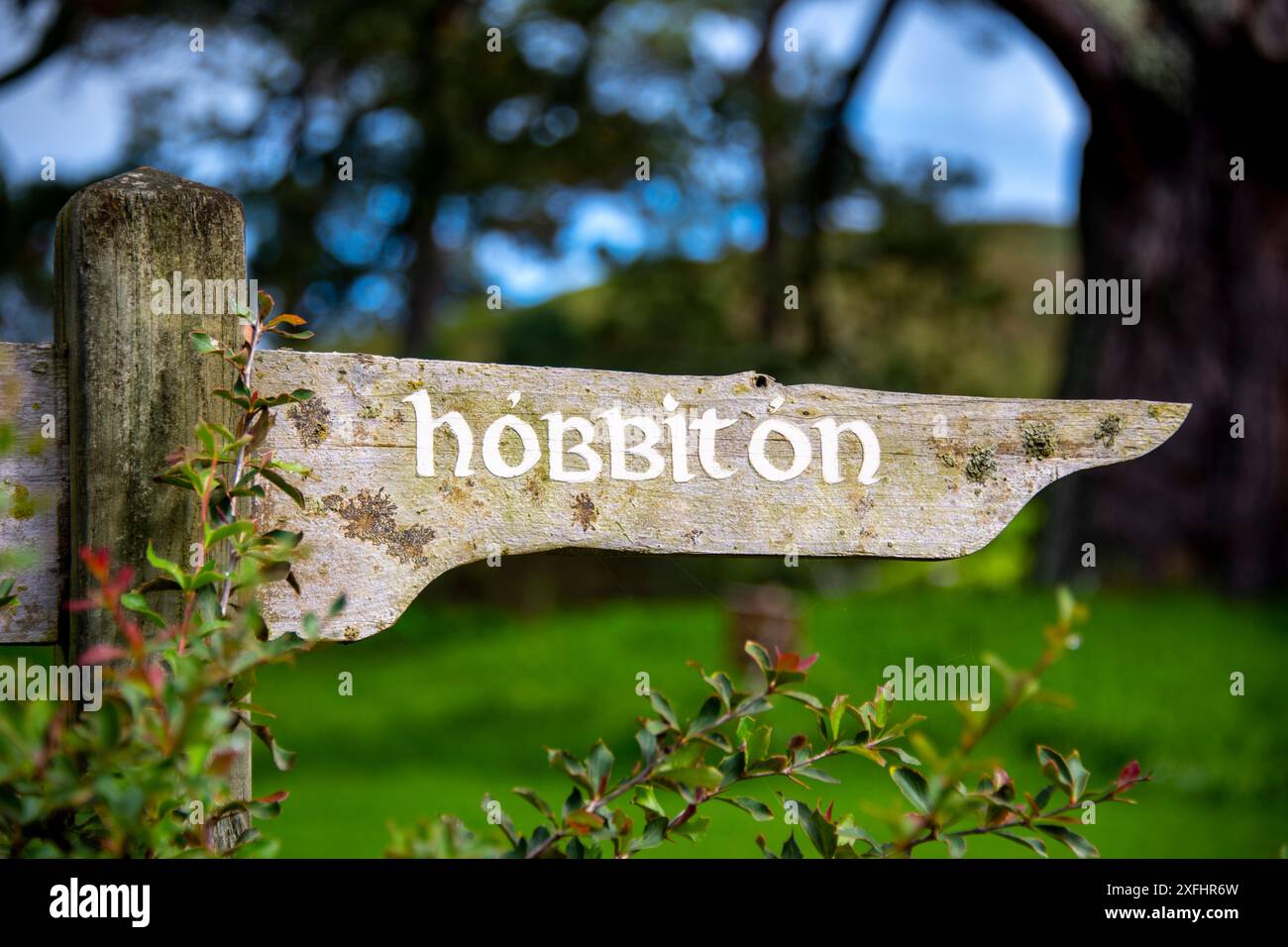 Hobbiton sign hi-res stock photography and images - Alamy