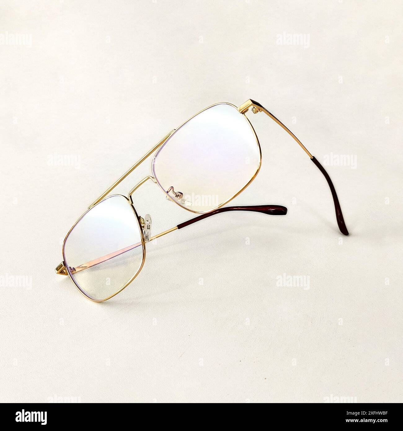 Red metal frames hi-res stock photography and images - Alamy