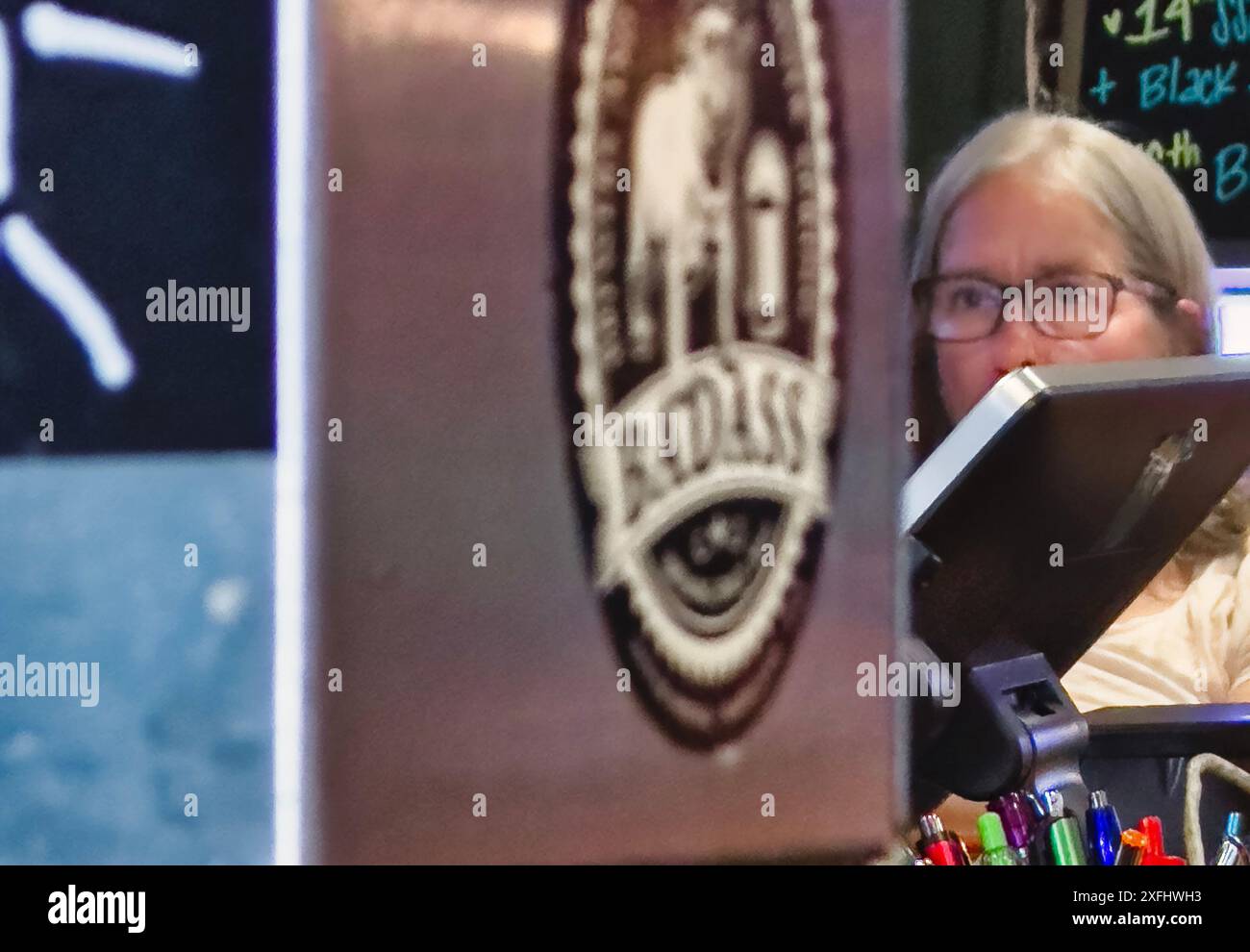 Sitting spy hi-res stock photography and images - Alamy