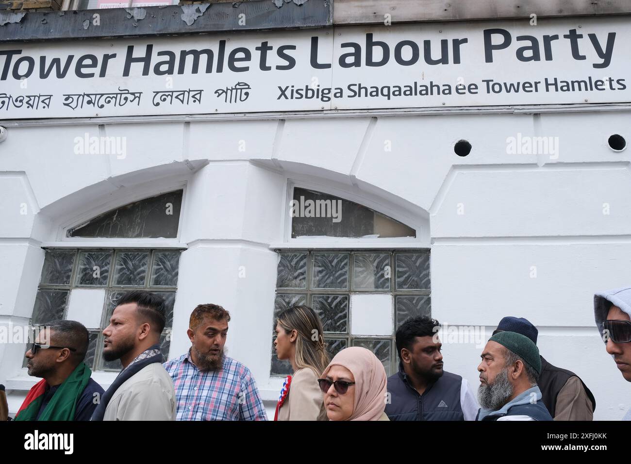 Labour bangladesh row hi-res stock photography and images - Alamy